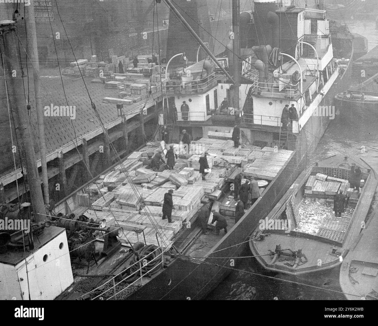 Unloading dutiable goods hi-res stock photography and images - Alamy