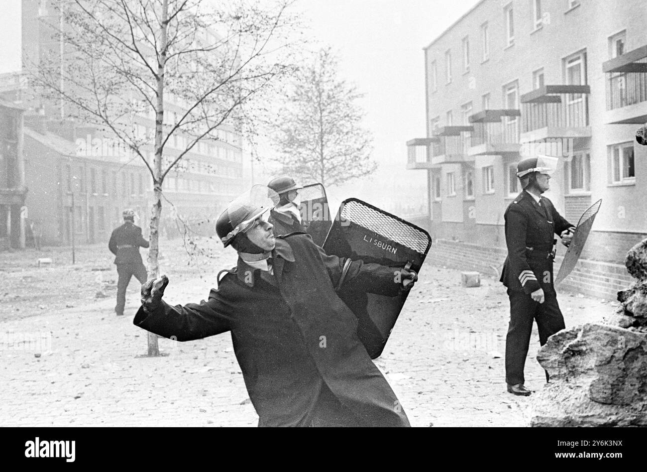 Battle of Bogside Londonderry , Northern Ireland . Members of the Royal ...