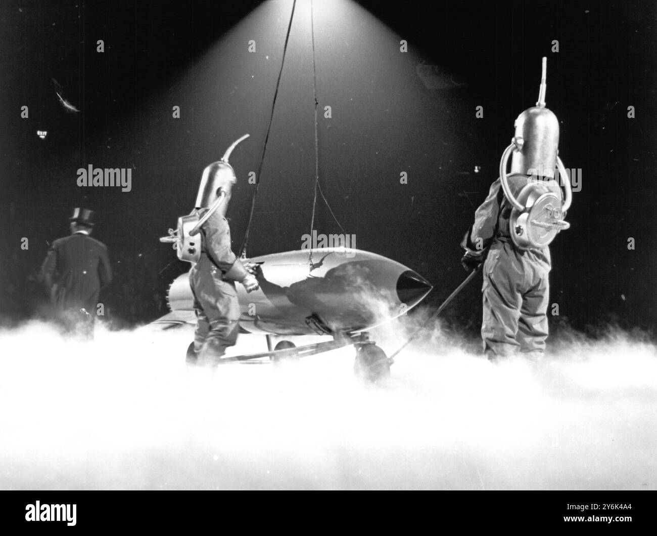 'The Bronleys' Intrepid aerial performers who ascend high above the ...