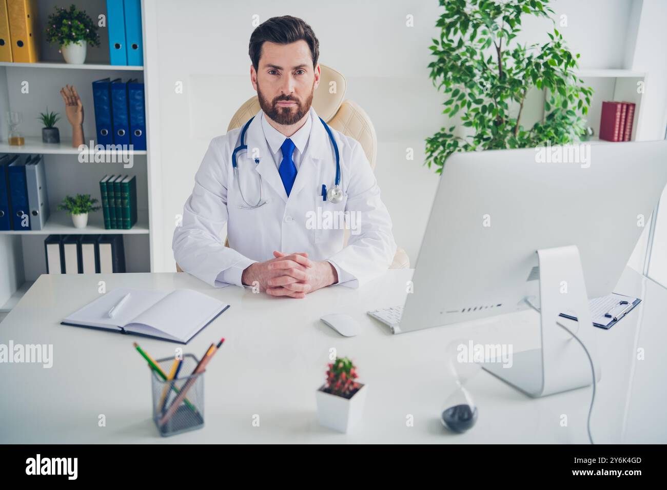 Photo of qualified guy doctor sit table listen patient symptoms in ...