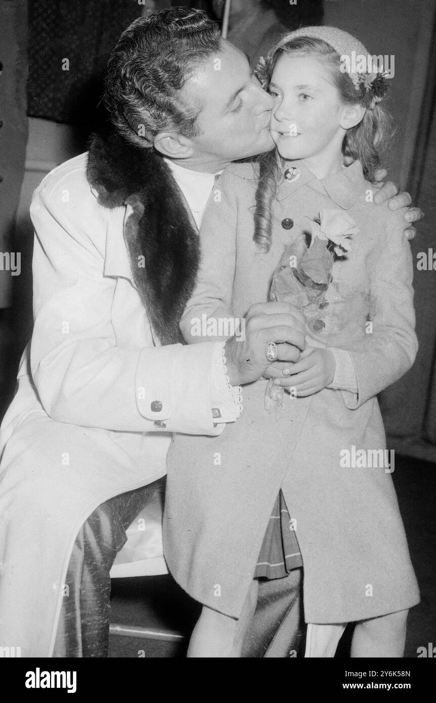 Liberace the famous American TV pianist seen in the London Airport ...