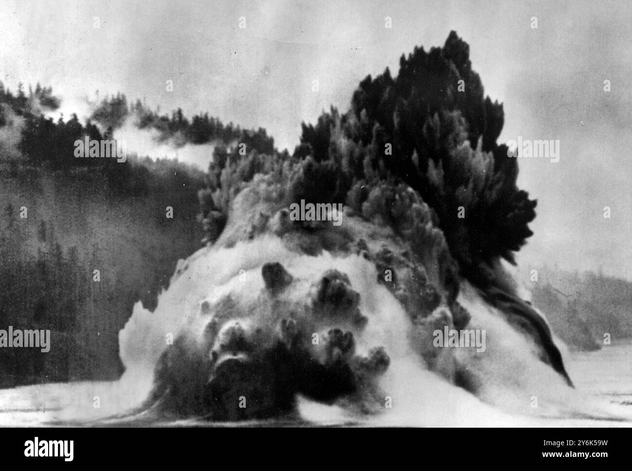 Colombia explosion Black and White Stock Photos & Images - Alamy