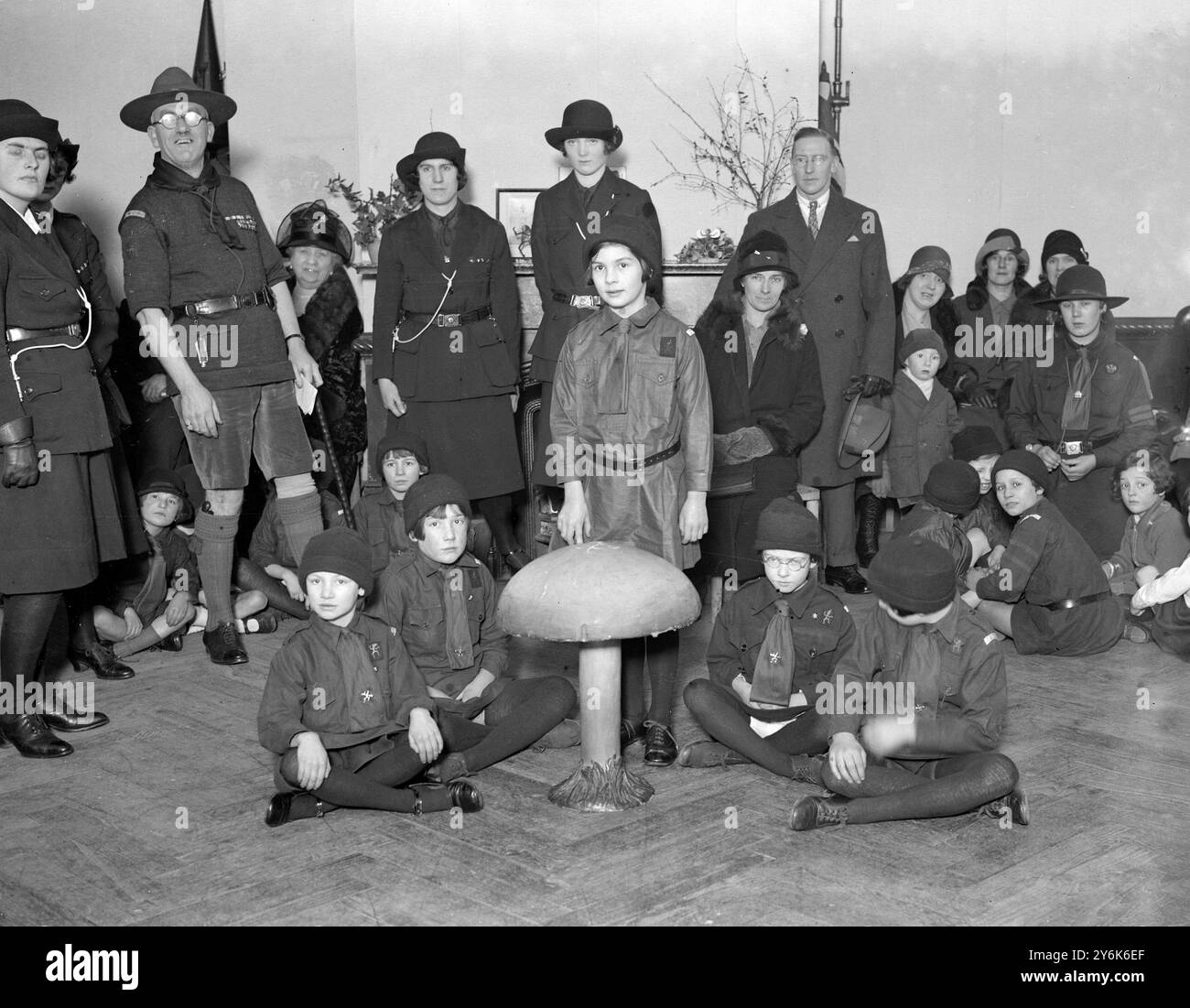 Lady Irene Haig ( centre ) enrolled as " Brownie " at Cardigan House ...