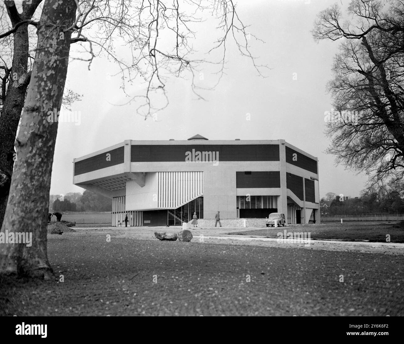 General View of the new Chichester Festival Theatre 4 May 1962 Stock ...