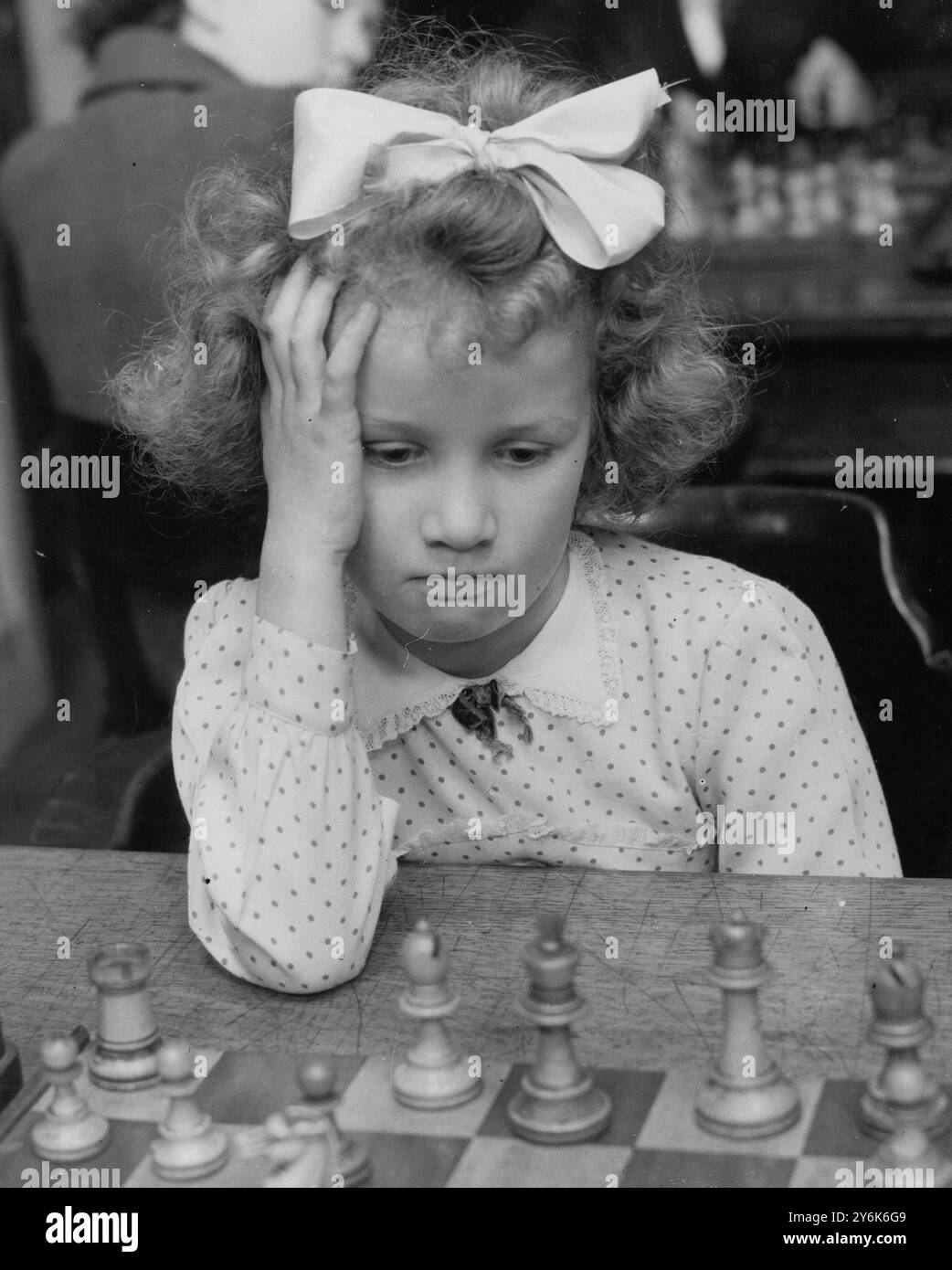 Marian Allwright playing a game of chess 1950 Stock Photo - Alamy