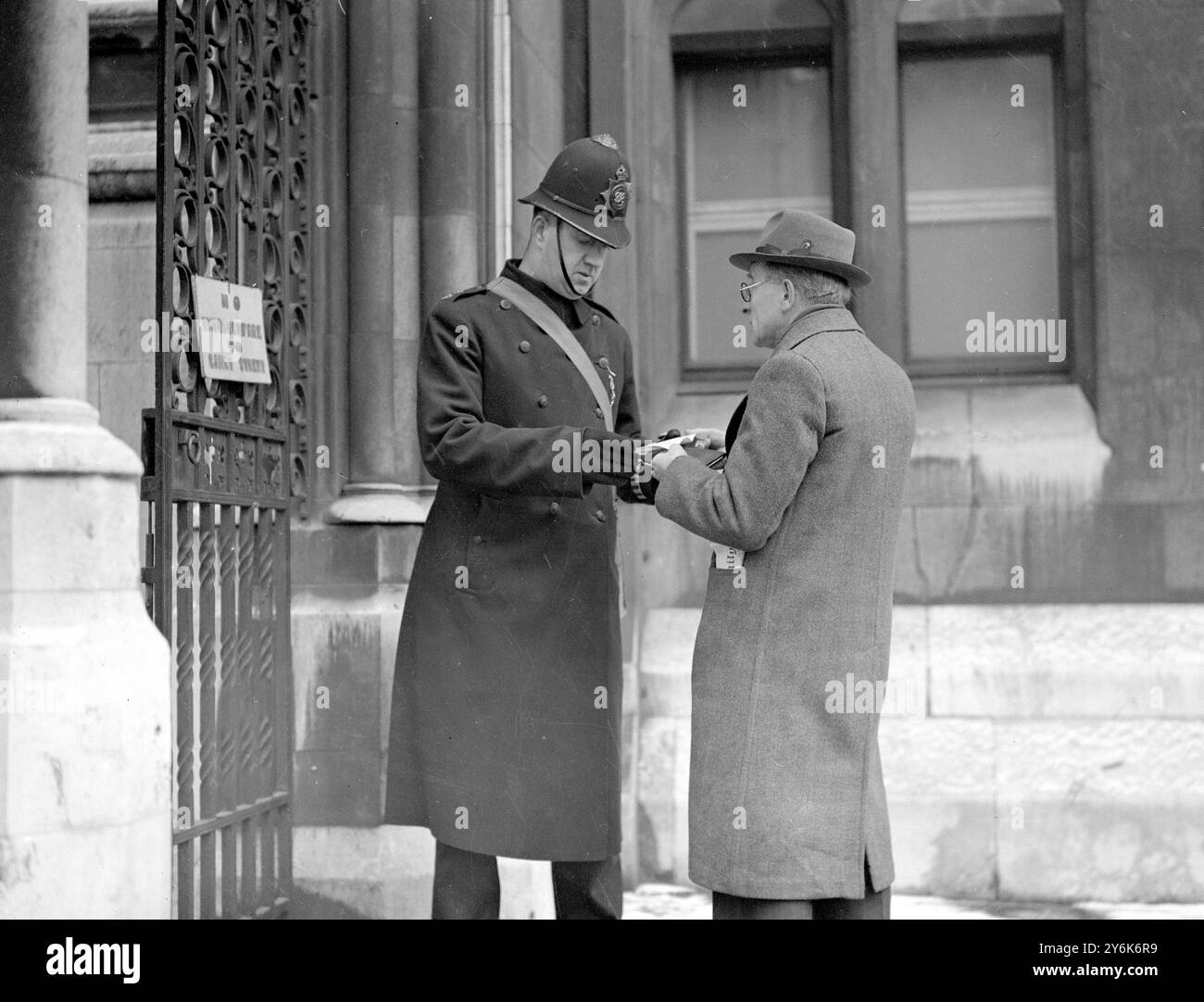 I.R.A. Precautions in Lonon. Examining permits at the Law Courts. 22 ...