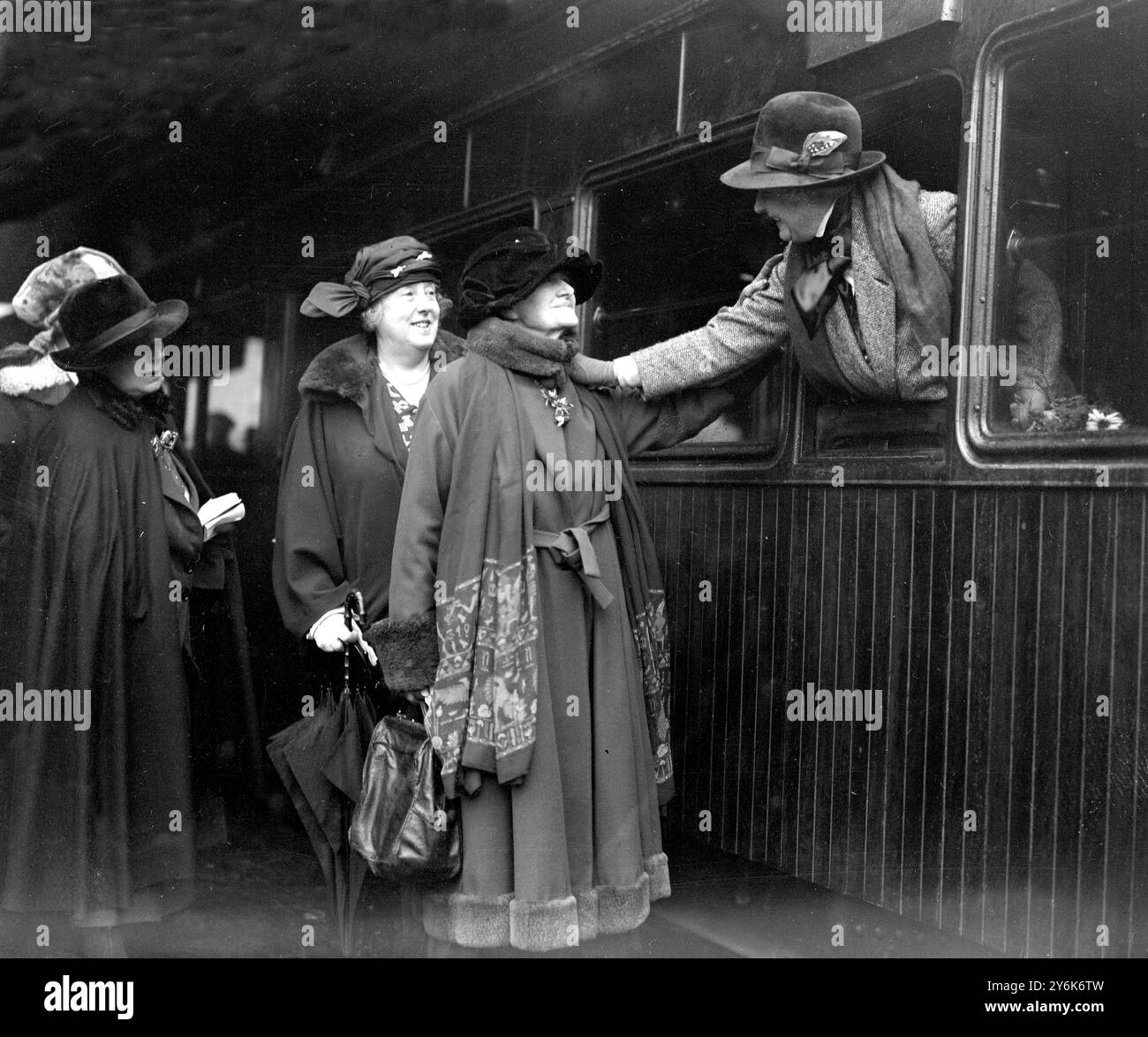 Ellen Terry sees her daughter Miss Edith Craig off to Egypt. at ...