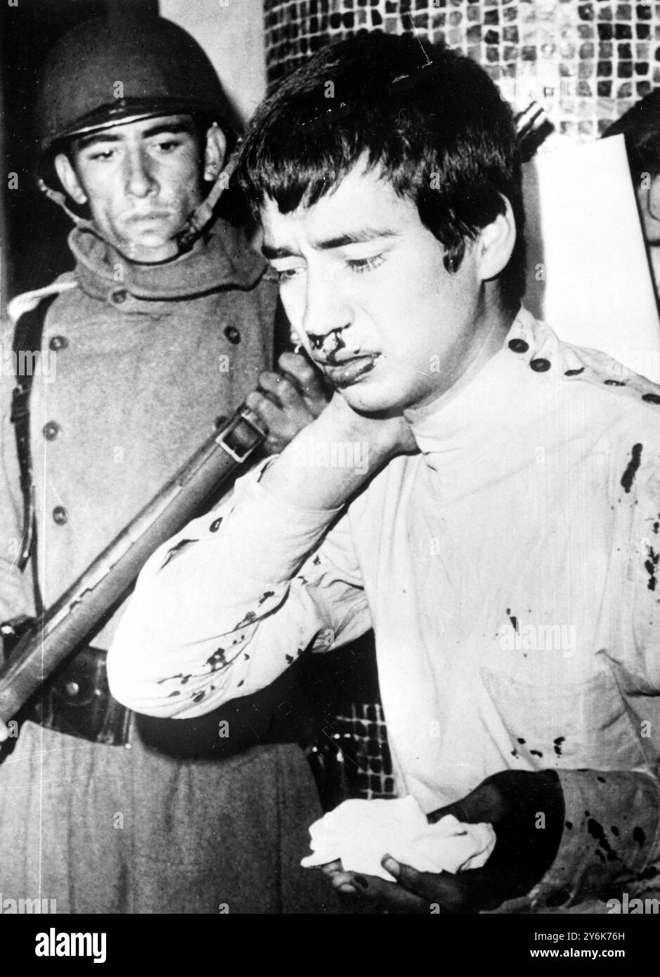 1968 mexico city soldiers hi-res stock photography and images - Alamy