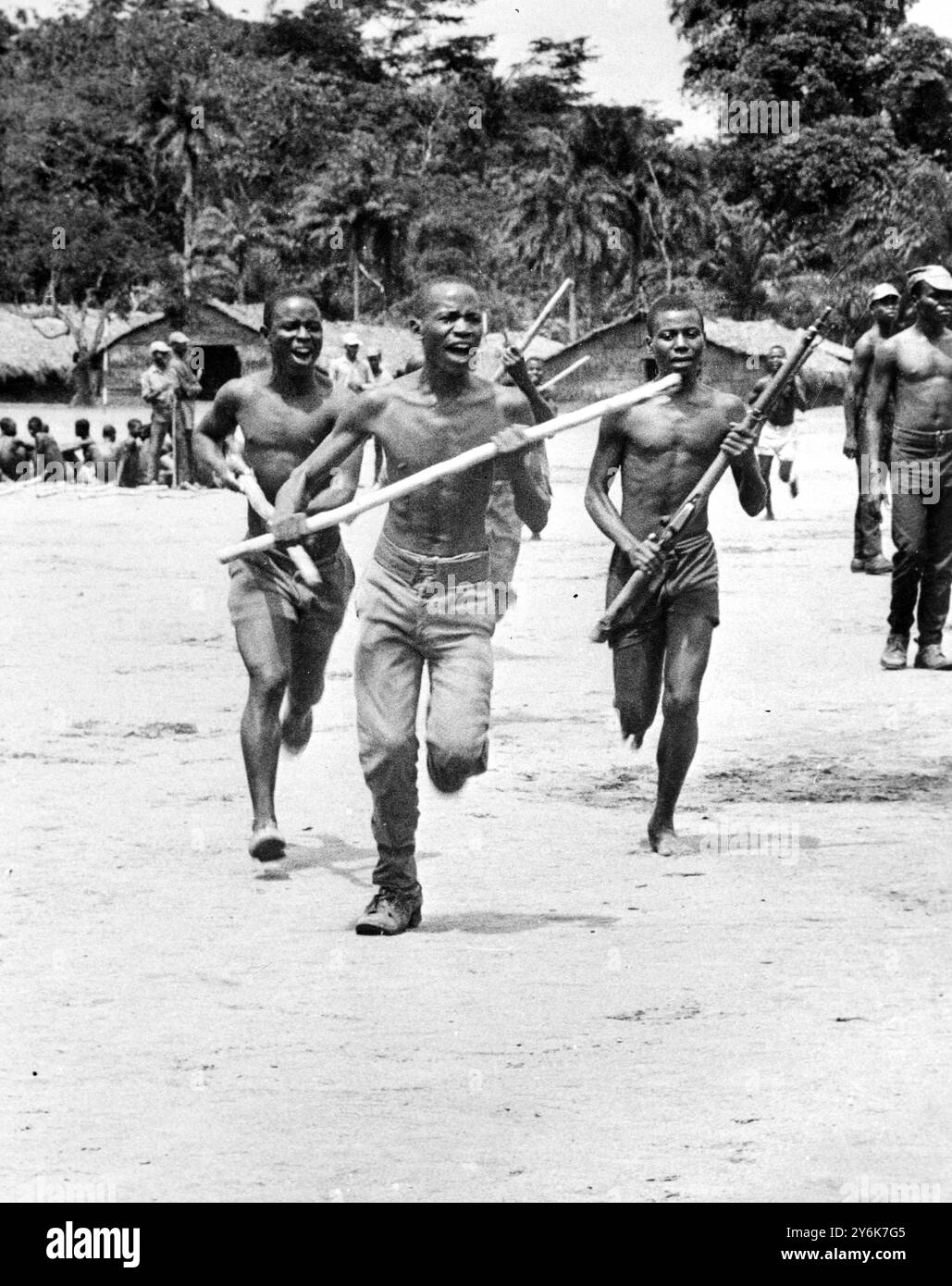 Biafra Young Biafrans Soldiers undergo military training before going ...