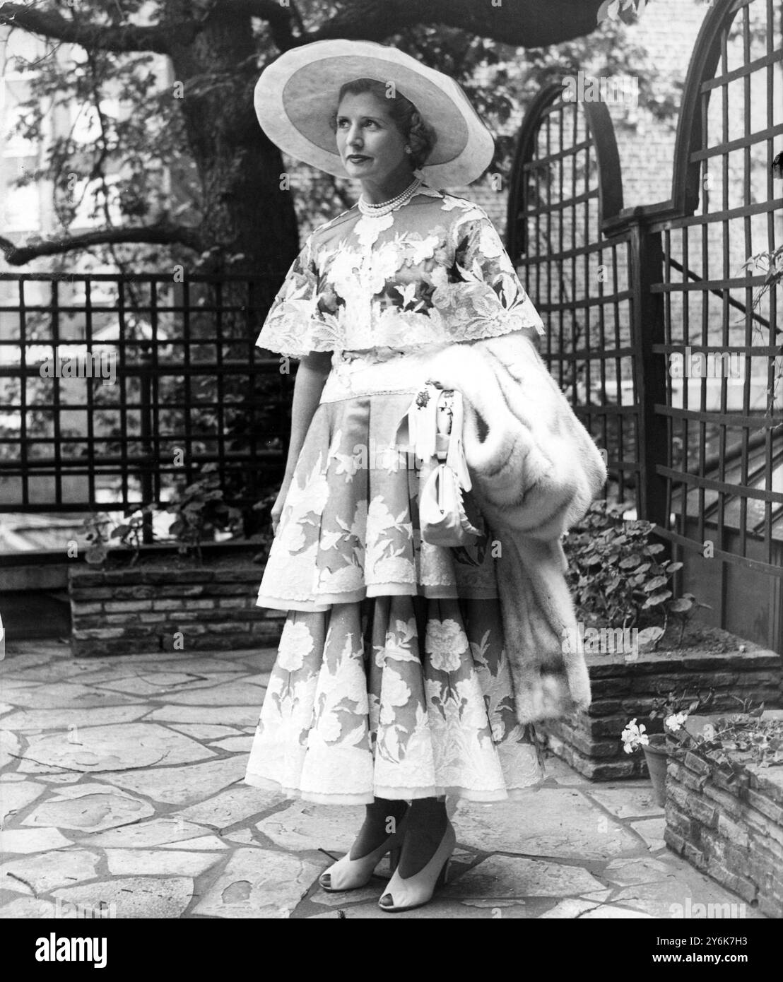 Lady docker hi-res stock photography and images - Alamy