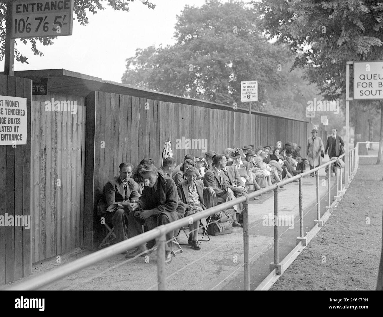 Wimbledon night tennis hi-res stock photography and images - Alamy