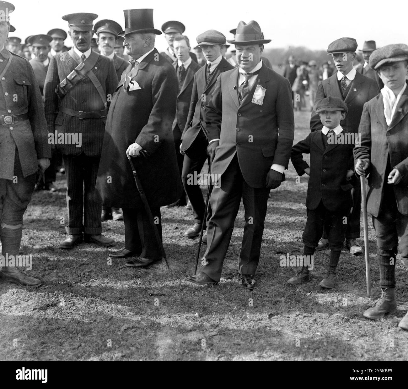 Review of Nationalist Volunteers ( at Belfast ) Mr John Redmond ( in ...