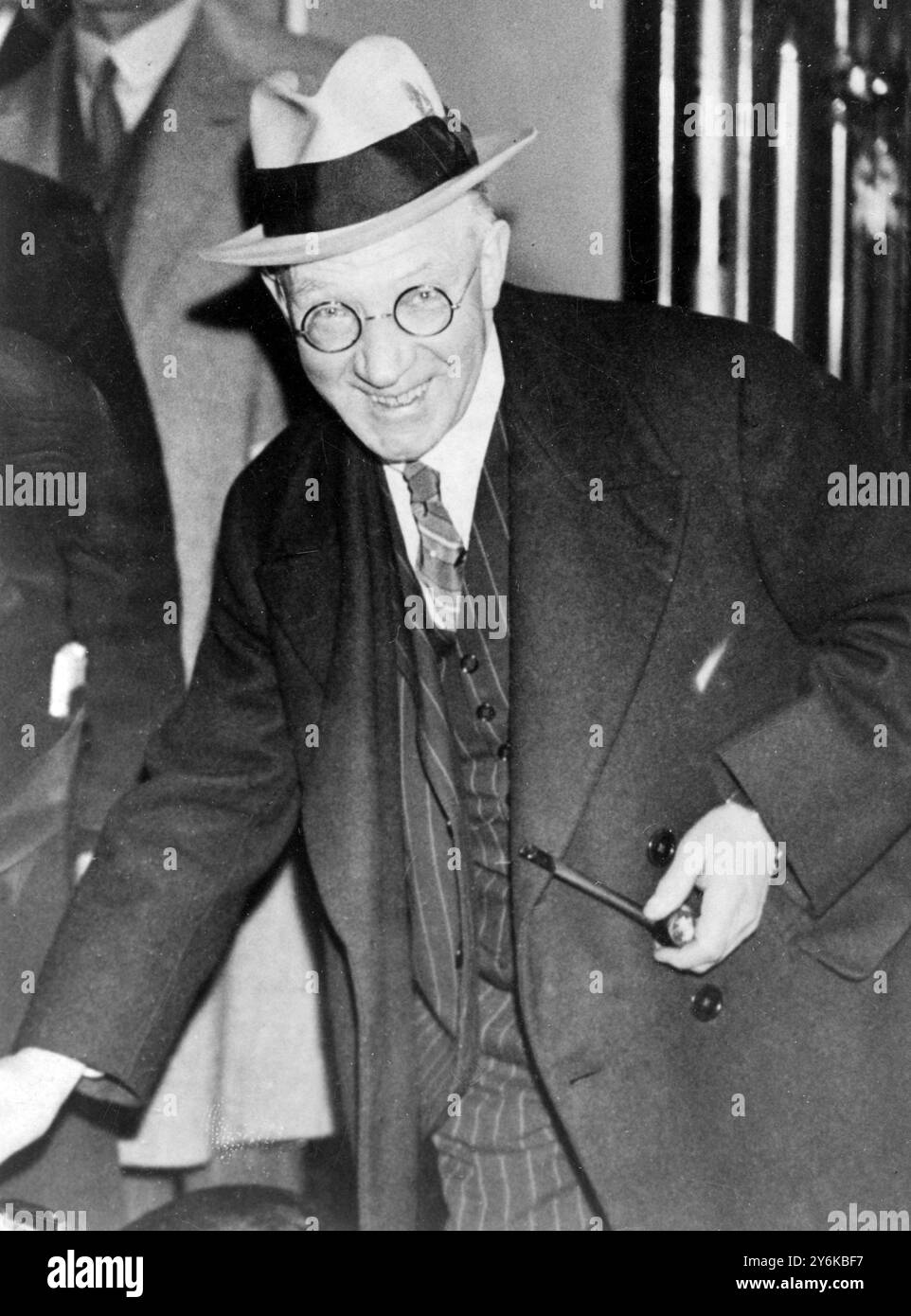 At Victoria, Station on leaving for his World Tour Sir Harry Lauder 19 ...