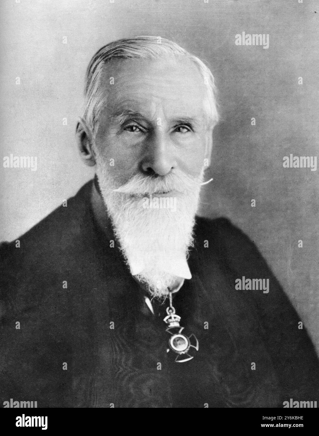 Sir william crookes hi-res stock photography and images - Alamy