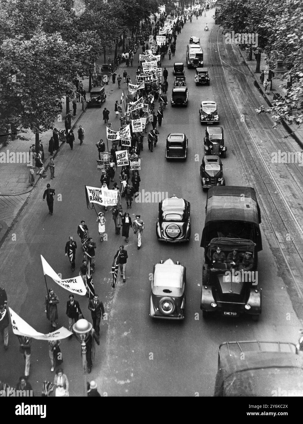Pageant of peace - the prcession alpng the Victoria Embankment 20 June ...