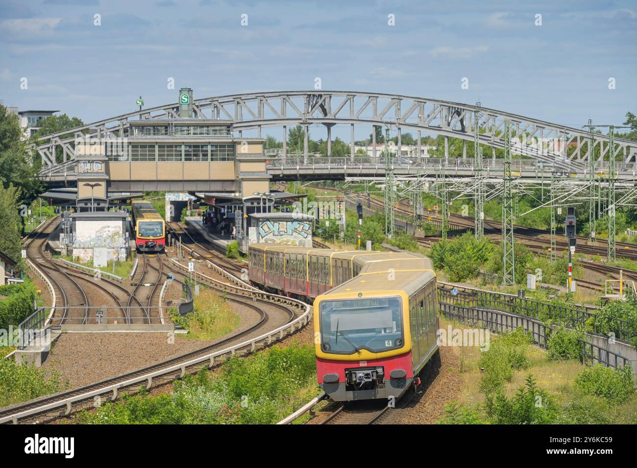 S2 am S-Bahnhof Bornholmer Straße, Mitte, Berlin, Deutschland Stock ...