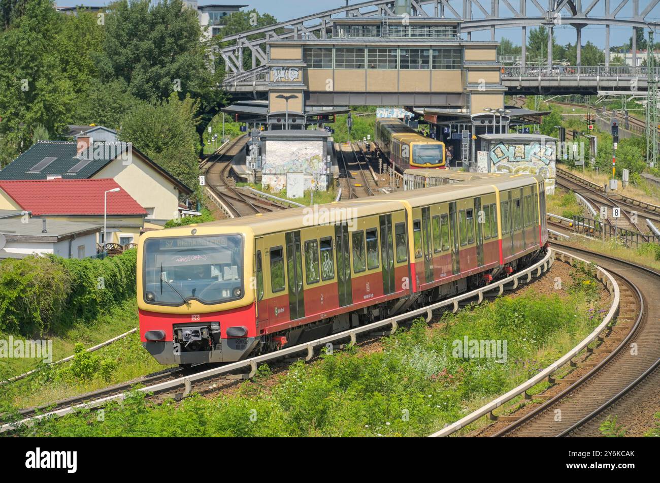 S2 am S-Bahnhof Bornholmer Straße, Mitte, Berlin, Deutschland Stock ...