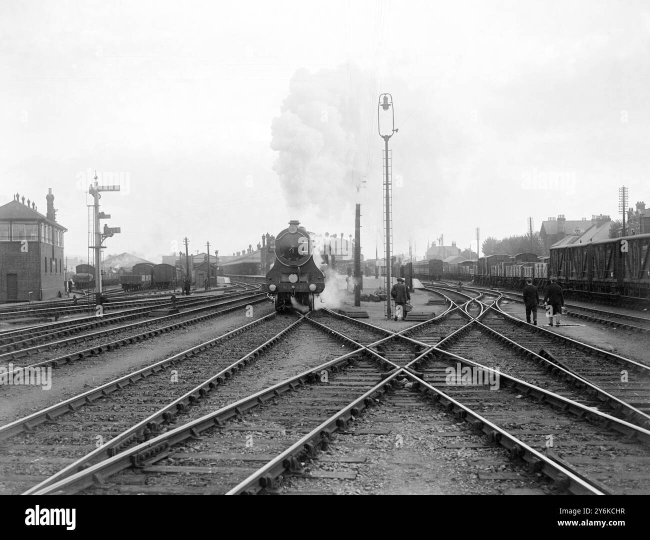 Salisbury Railway Station, (Facing East). © TopFoto Stock Photo - Alamy