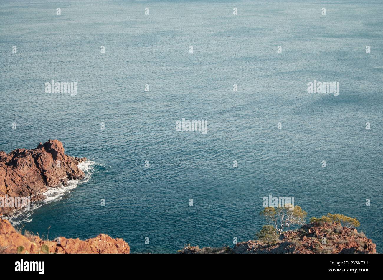 Red cliff by the Mediterranean sea near Fréjus, French Riviera (France ...