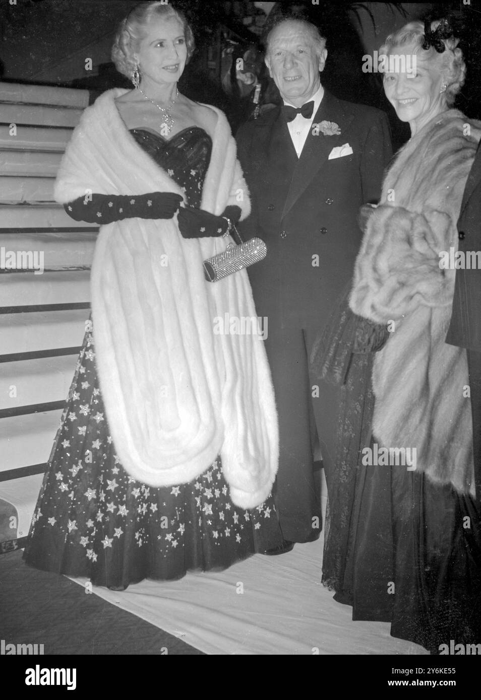 Lady Docker : English socialite strikingly attired in a beautiful wrap ...