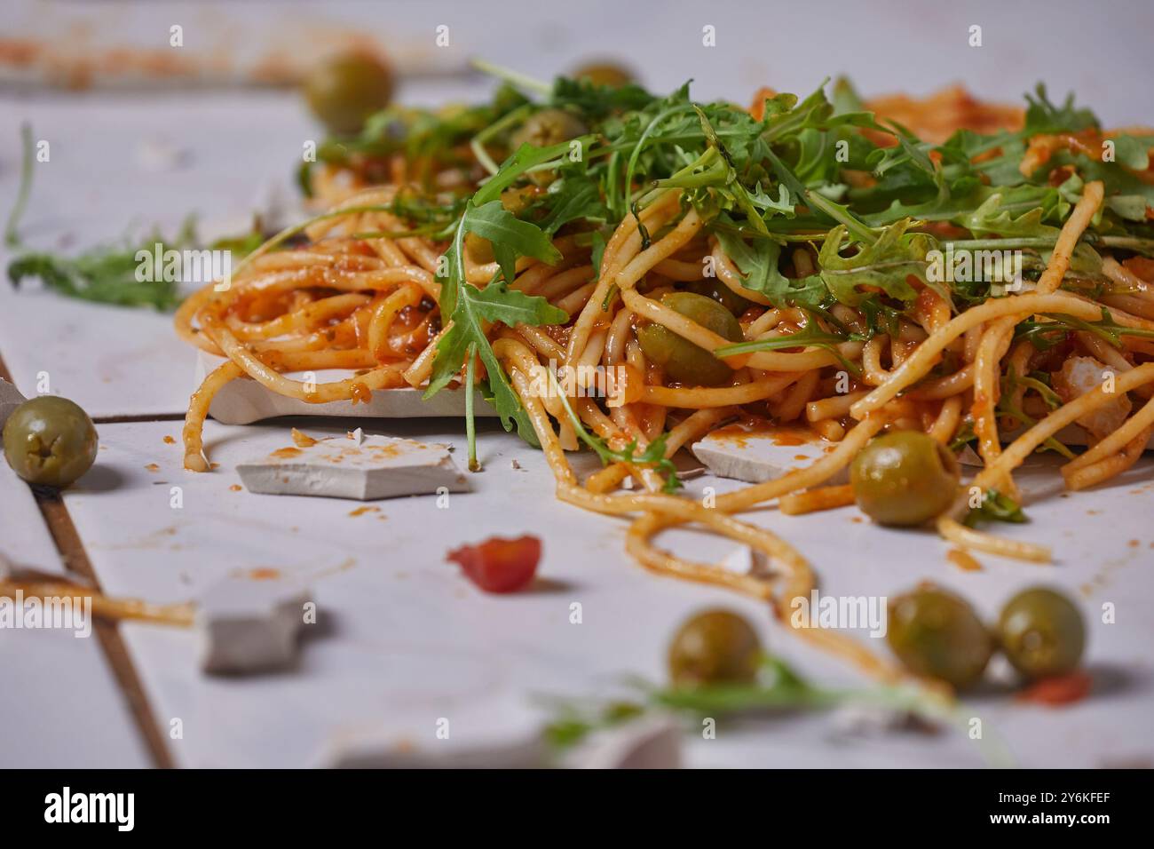 Fallen plate of pasta in the kitchen floor Stock Photo - Alamy