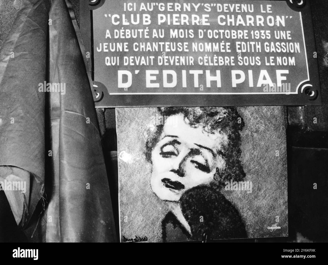 A plaque commemorating the debut on October 1935 of the singer Edith ...