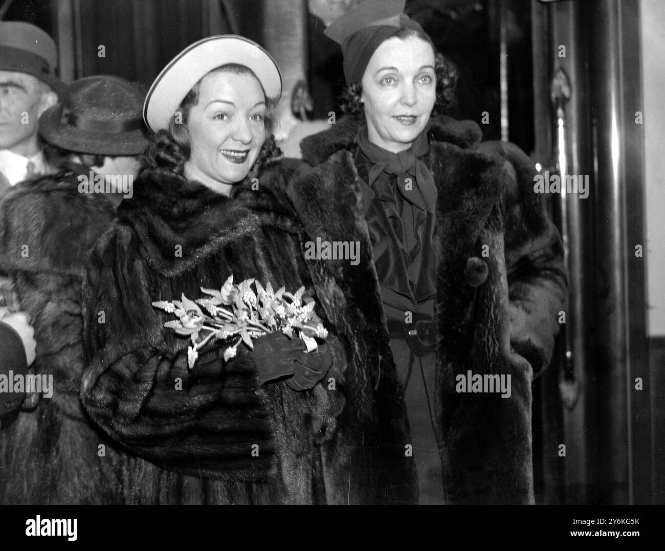 At Waterloo leaving for New York. Miss Florence Desmond (31 May 1905 ...