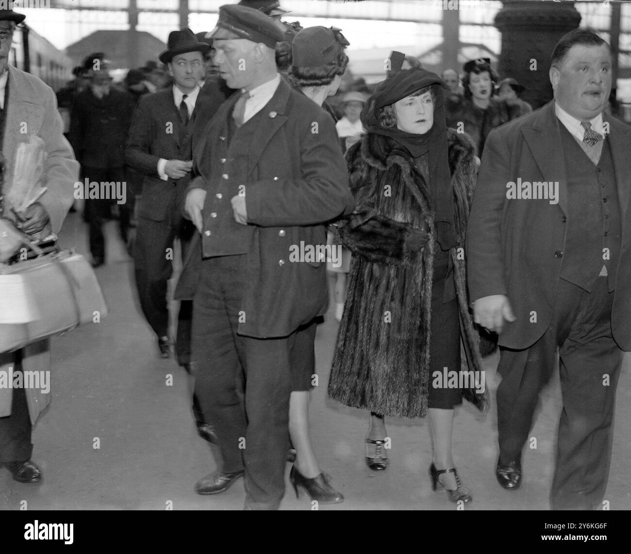 At Waterloo Station - Miss Fanny Ward (Mother of the late Lady Plunket ...