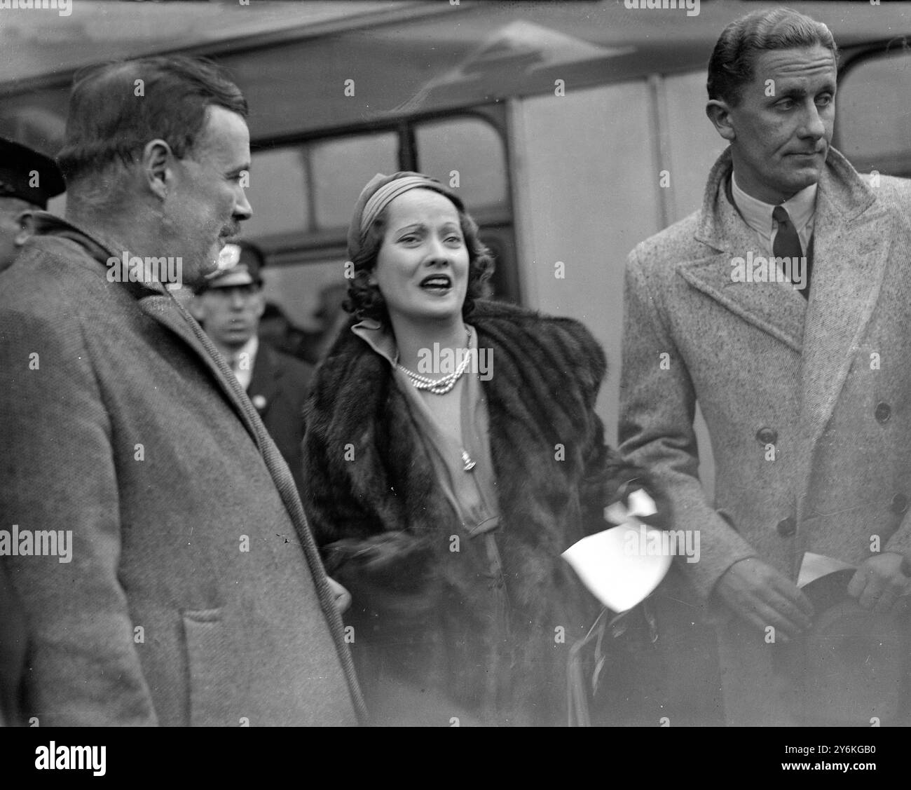 At Waterloo returning from America. Miss Merle Oberon (19 February 1911 ...