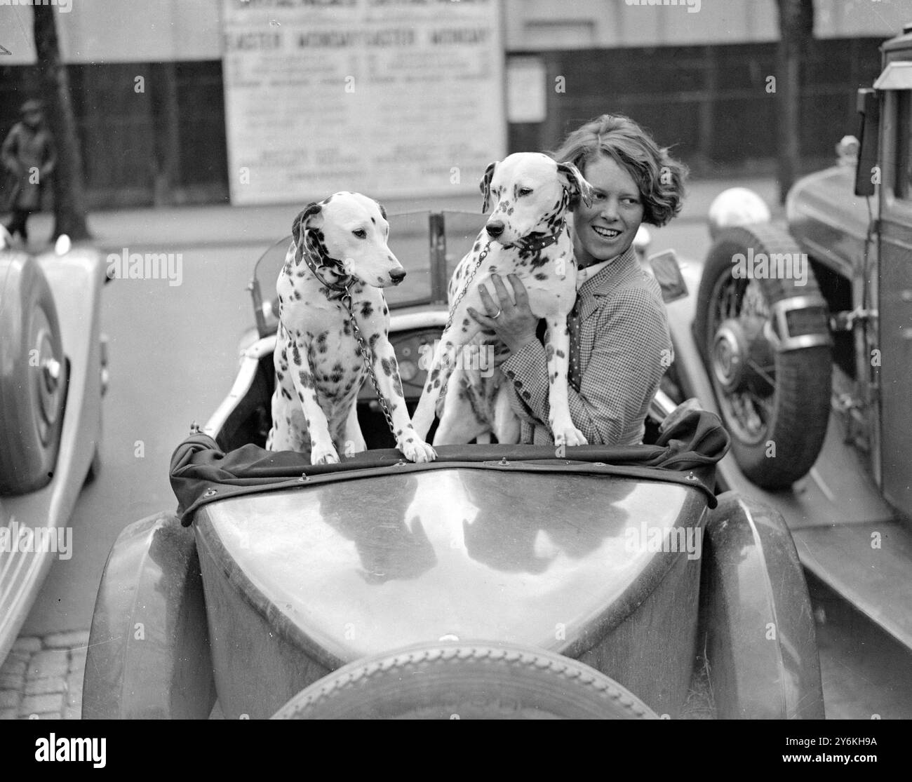 Kensington Canine Society Show at Crystal Palace. Mrs J. Shields with ...
