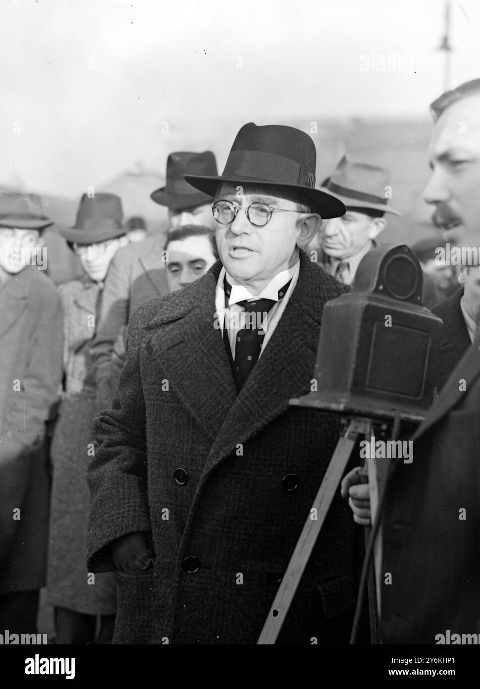 At Waterloo Station on returning to South Africa. The honourable Oswald ...