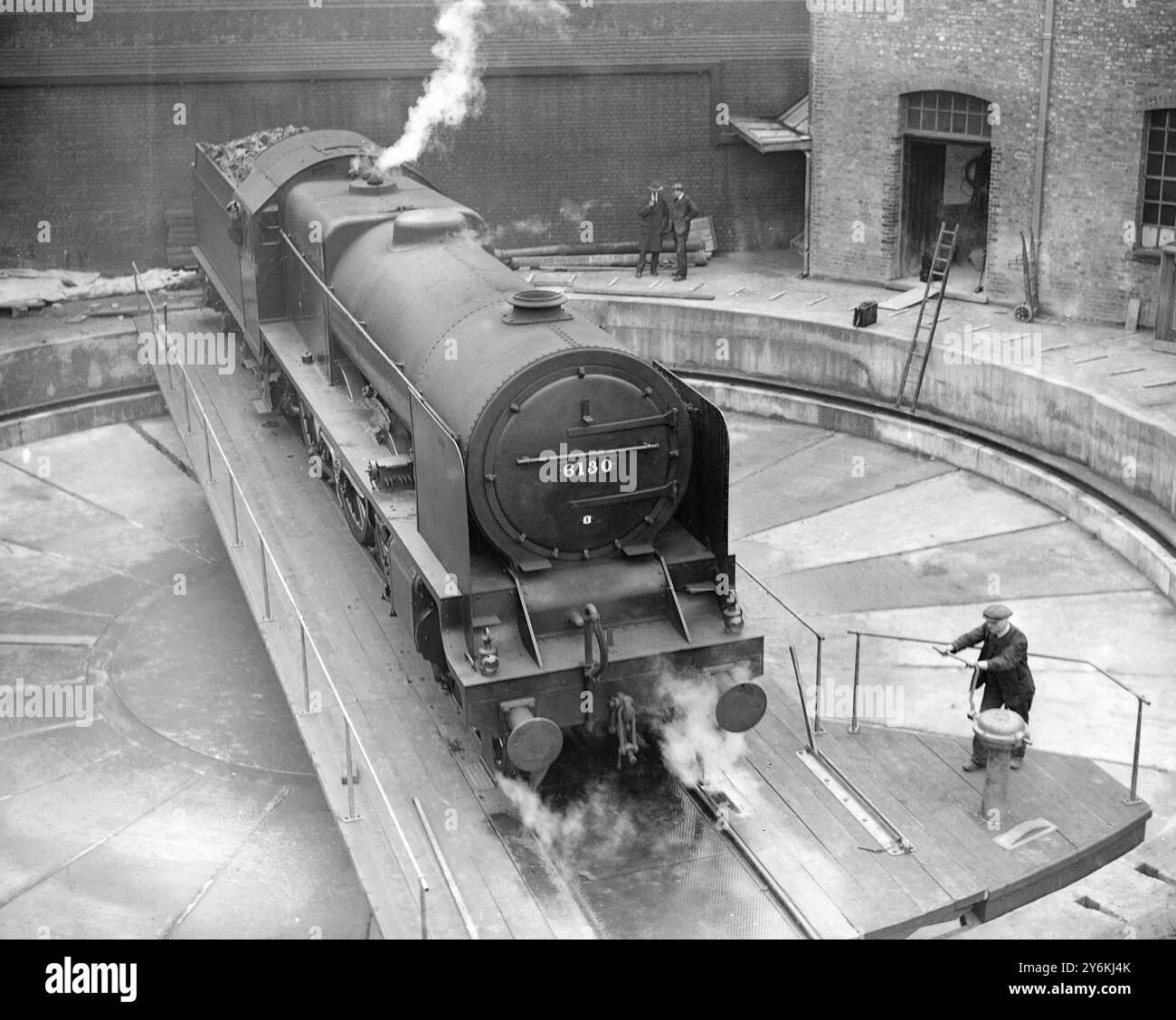 A Giant turntable - Twenty eight men with two 36 ton cranes took an ...