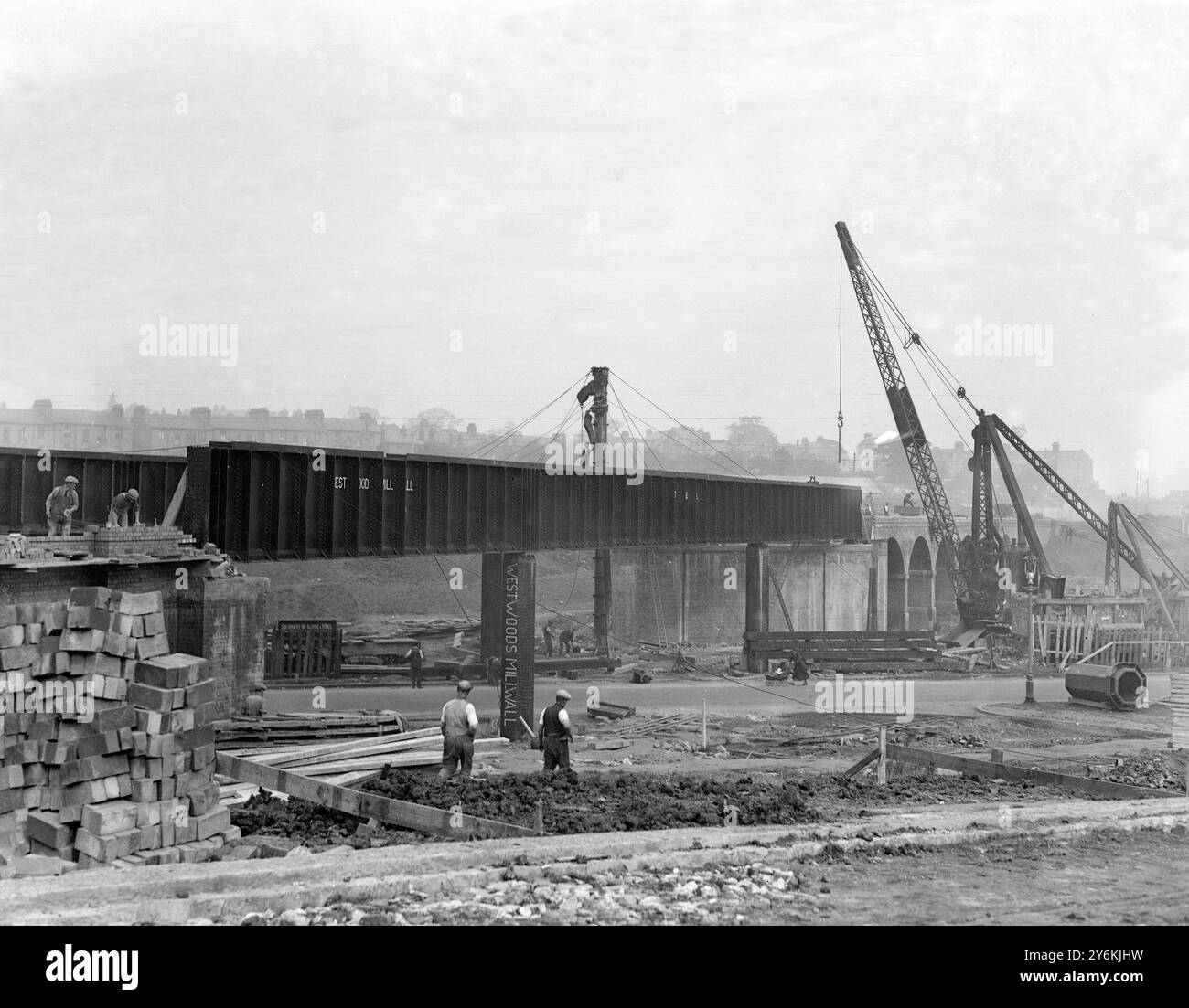 Piccadilly Tube Extension works from Finsbury to Cockfosters. Placing ...
