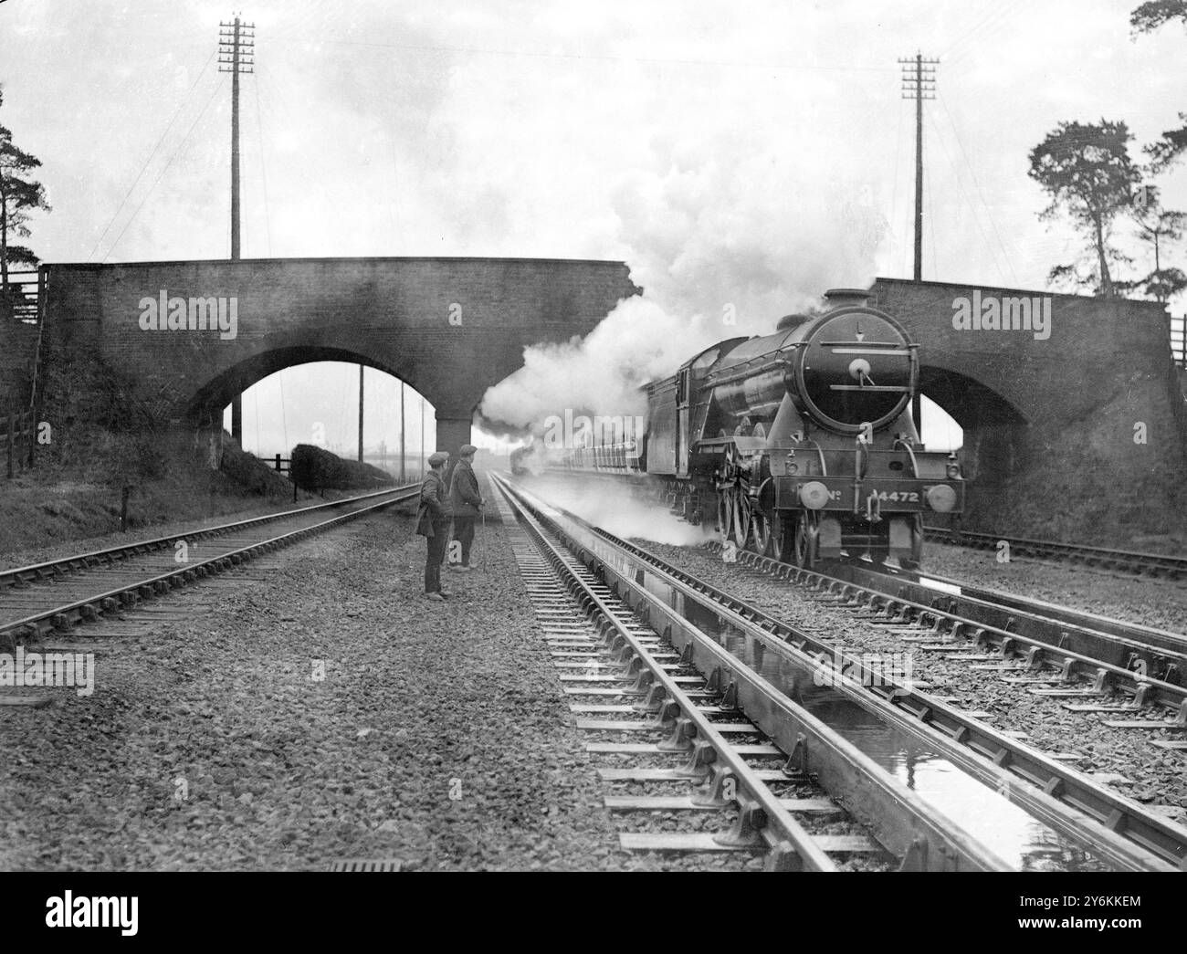 The "Flying Scotsman" picking up water at Knebworth. (No 4472 Stock ...