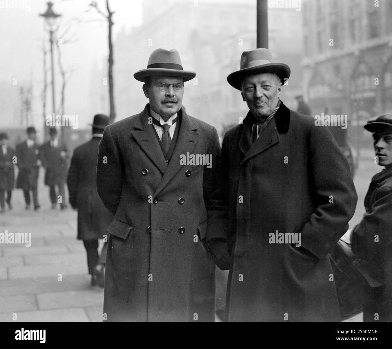 Liberal Land Convention at Kingsway Hall. Mr Trevelyan Thompson and Dr ...