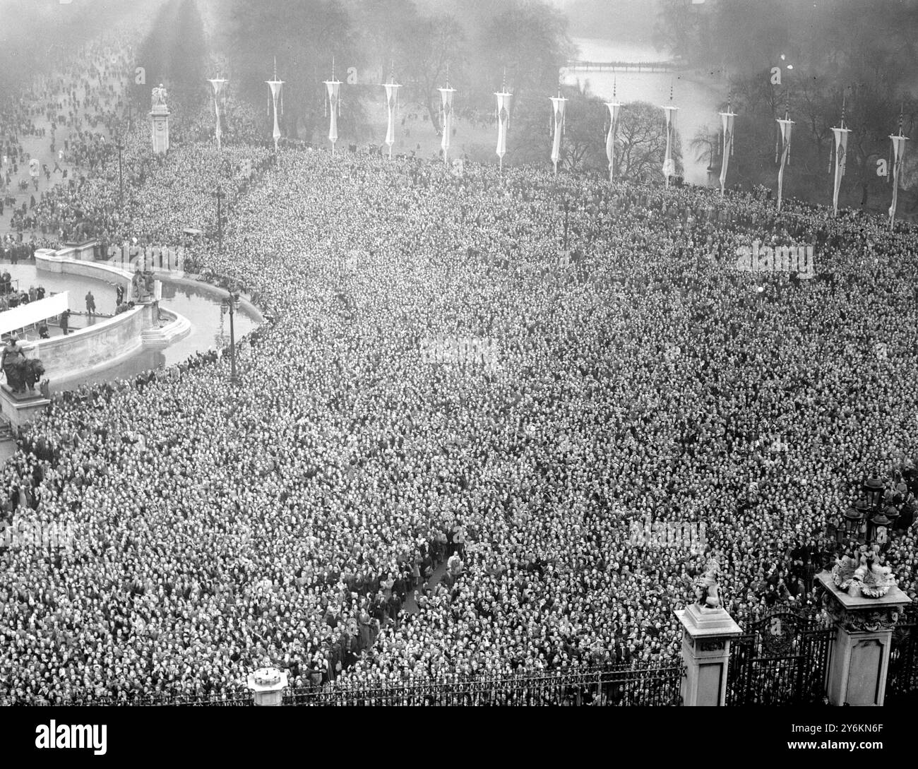 Royal Wedding. H.R.H Princess Elizabeth and Duke of Edinburgh. Crowds cheering at Buckingham ...