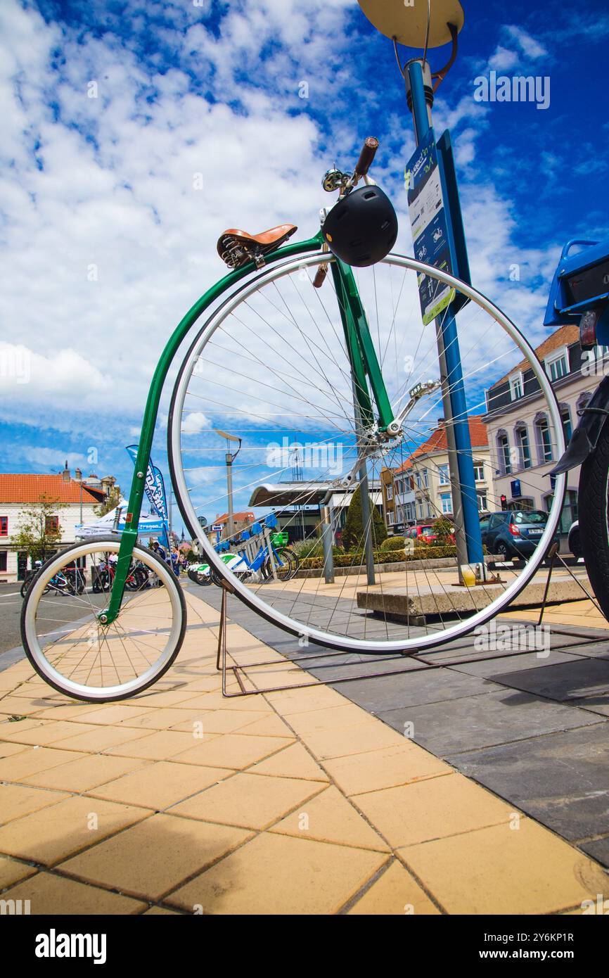 High wheeler bike hi-res stock photography and images - Alamy