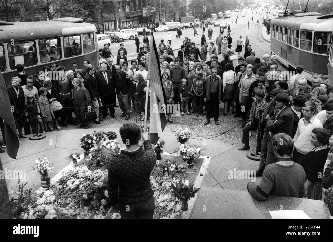 Prague Spring 1968 Czechs keep vigil in front of memorial at steps of ...