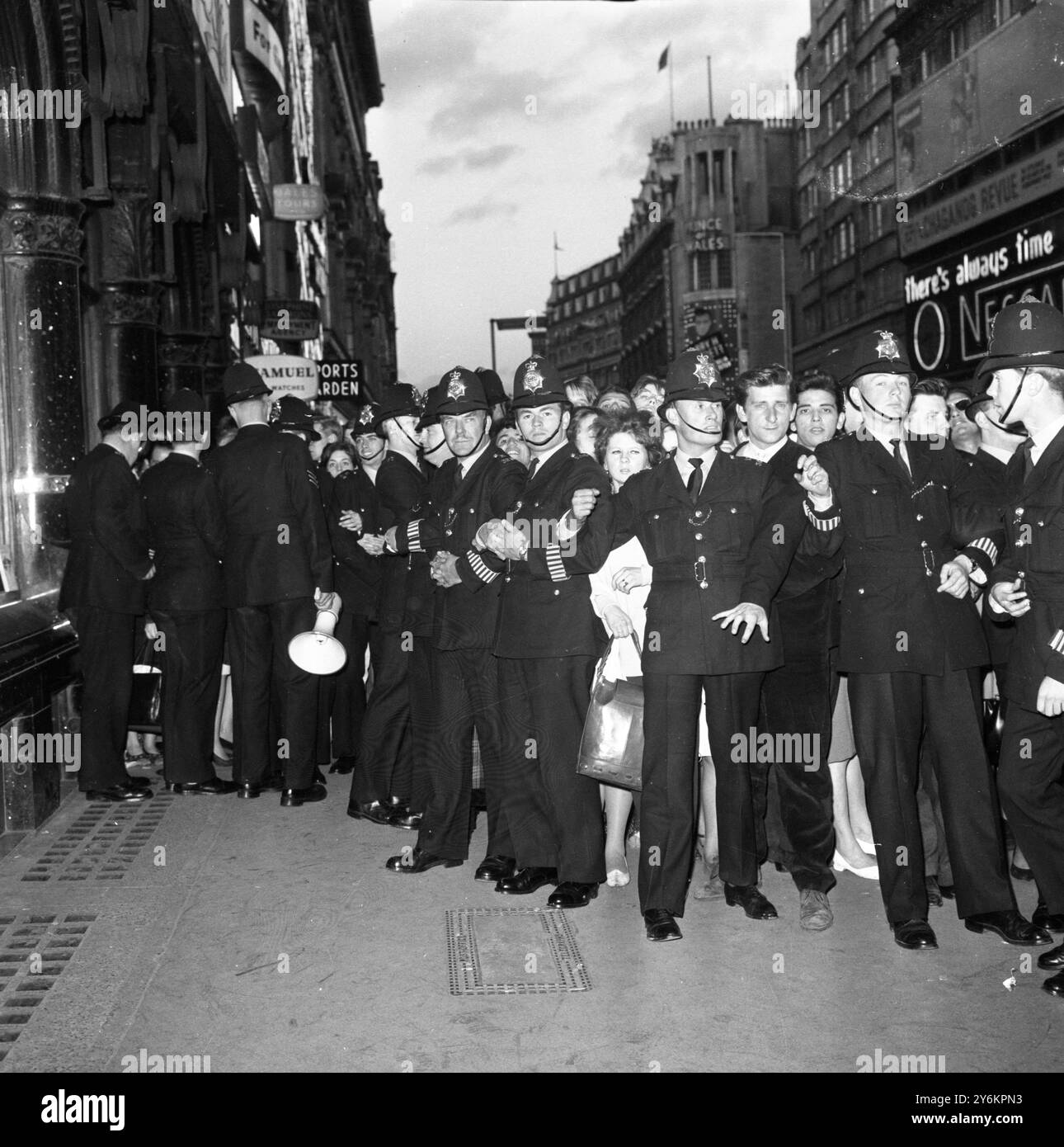 29 july 1965 Black and White Stock Photos & Images - Alamy
