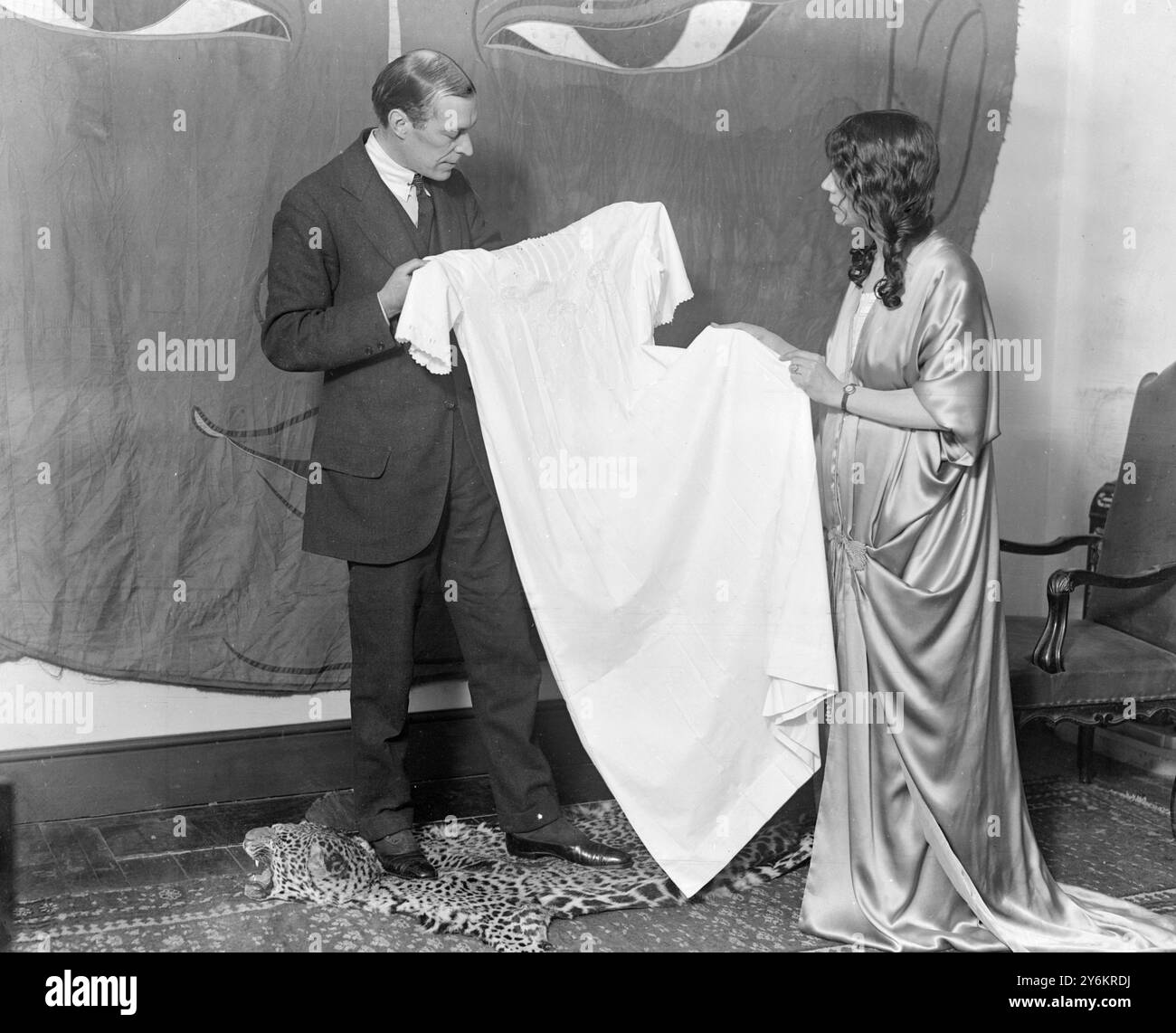 Miss Edyth Olive in "La Reve" with Mr Arthur Applin Stock Photo - Alamy