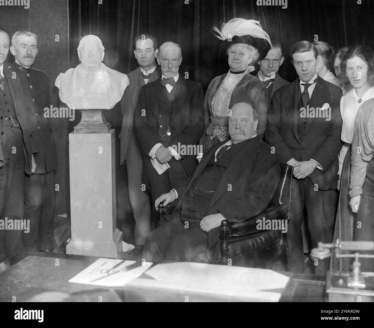 Presentation to Sir George Reid by the staff of the Australian and ...