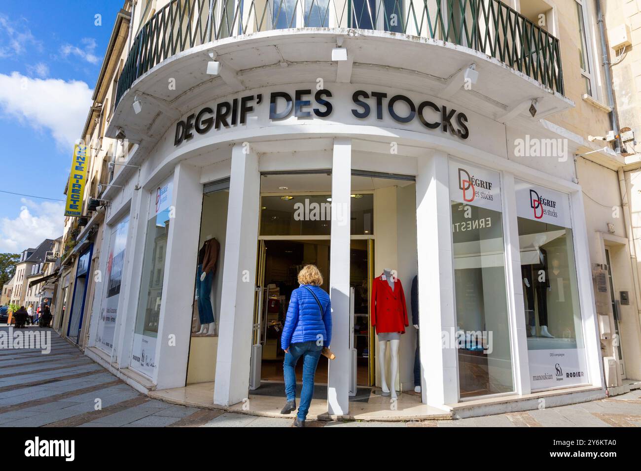 Person entering building hi-res stock photography and images - Alamy