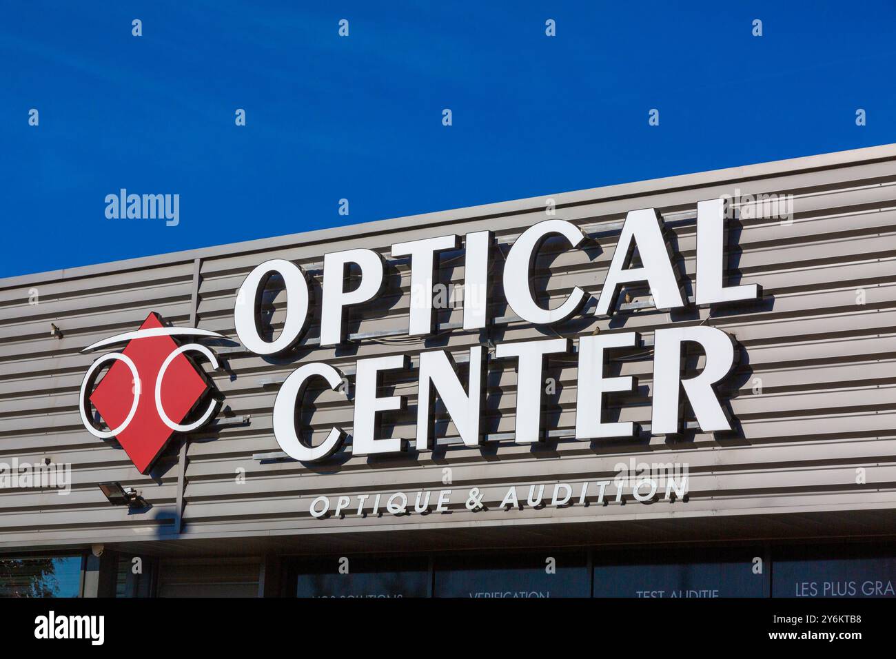 Optical center hi-res stock photography and images - Alamy