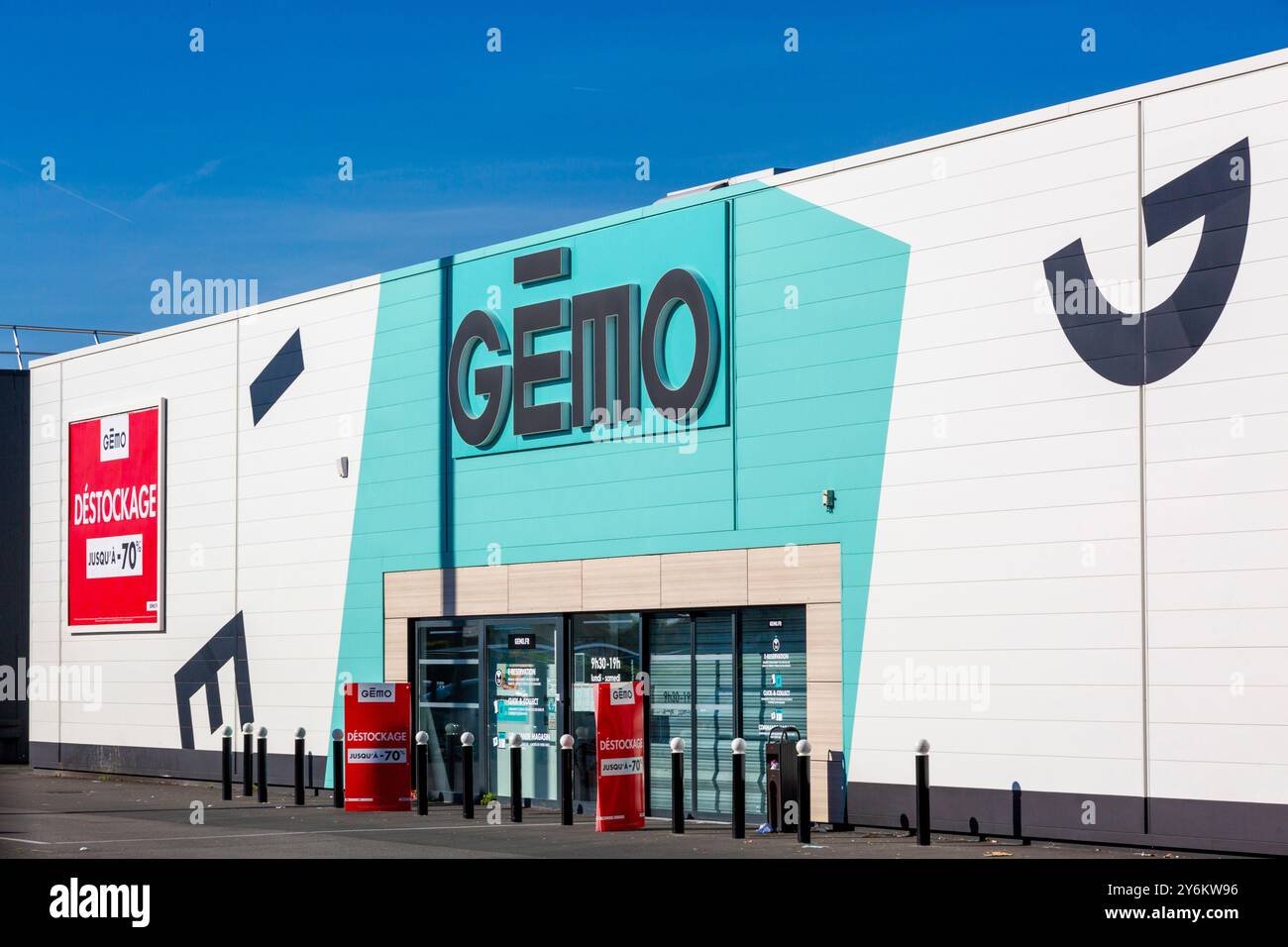 Gemo company sign Stock Photo - Alamy