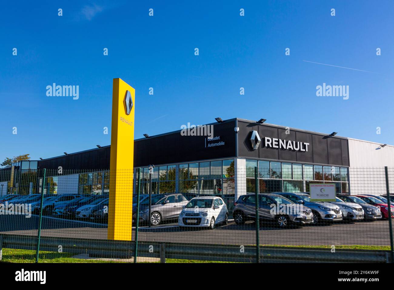 Renault trade vehicle hi-res stock photography and images - Alamy