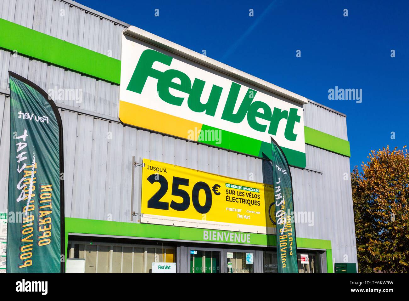 Feu Vert company sign Stock Photo - Alamy