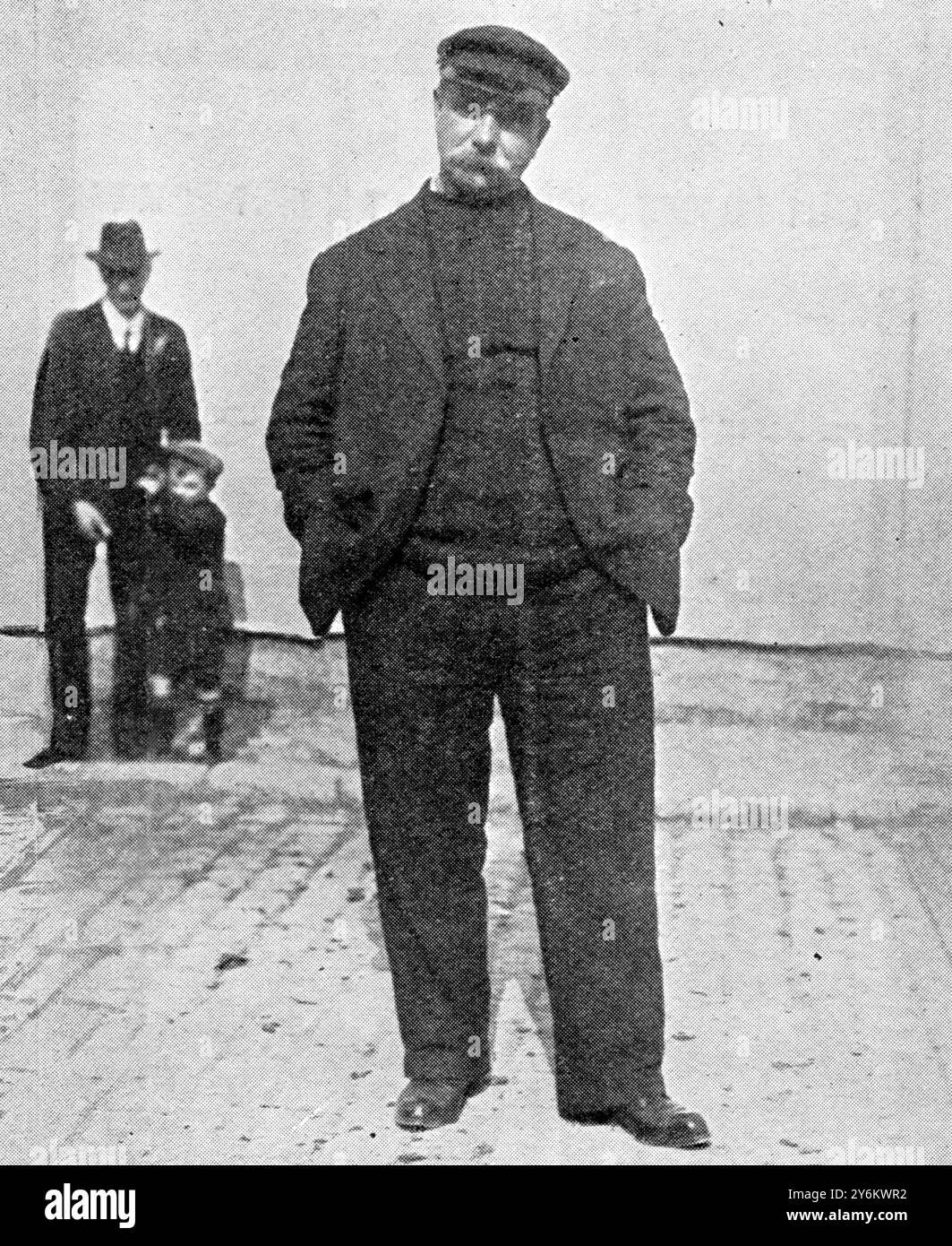 On the side: Survivors of the "Titanic" disaster in England ...