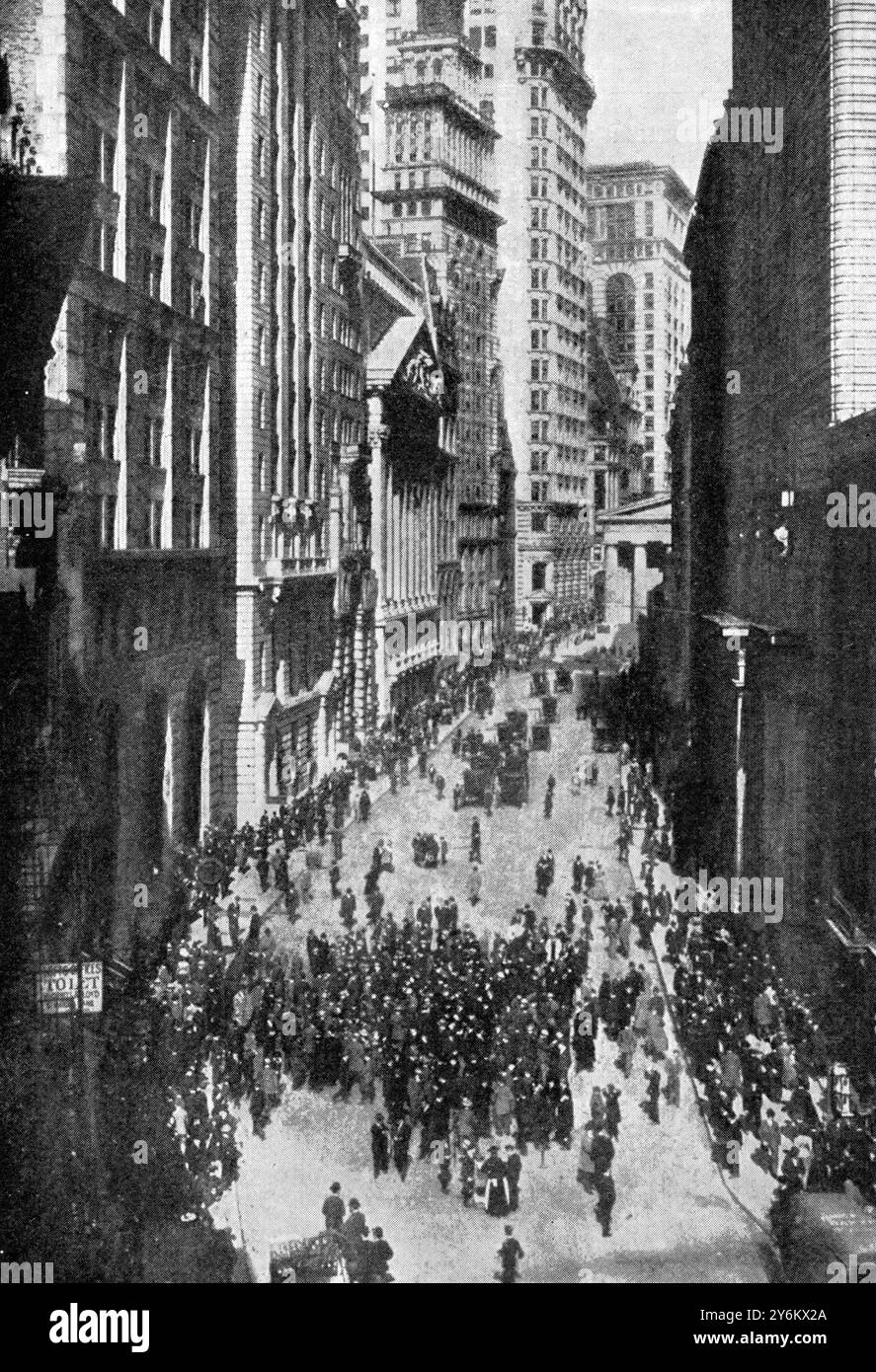 Bankers panic hi-res stock photography and images - Alamy