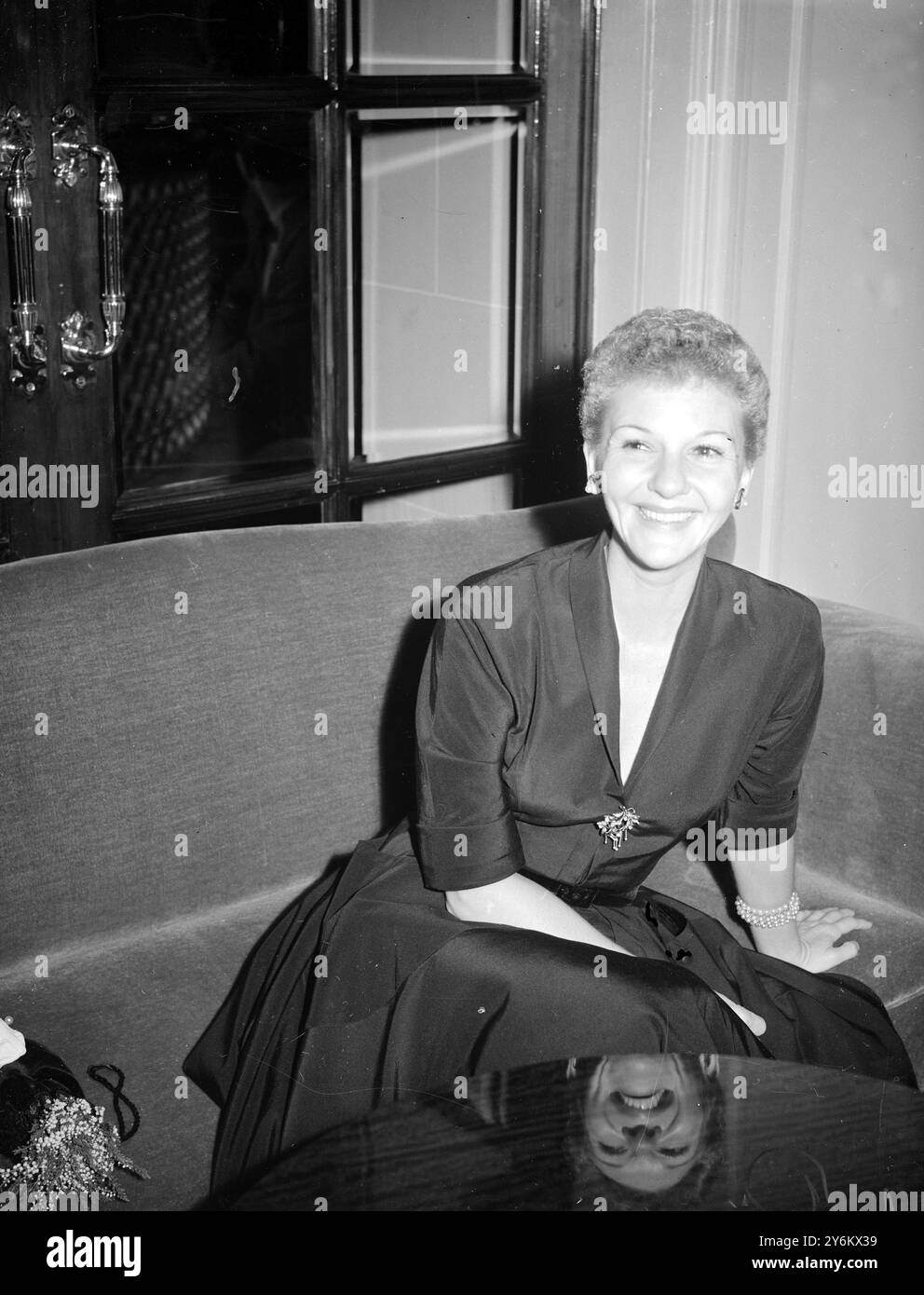 London: The happy expression of lovely American singer Mary Martin is ...
