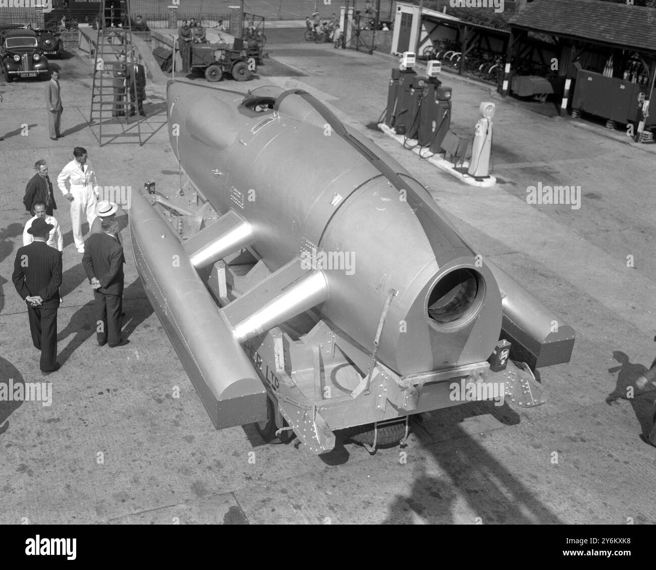 Comet jet airliner 1952 hi-res stock photography and images - Alamy